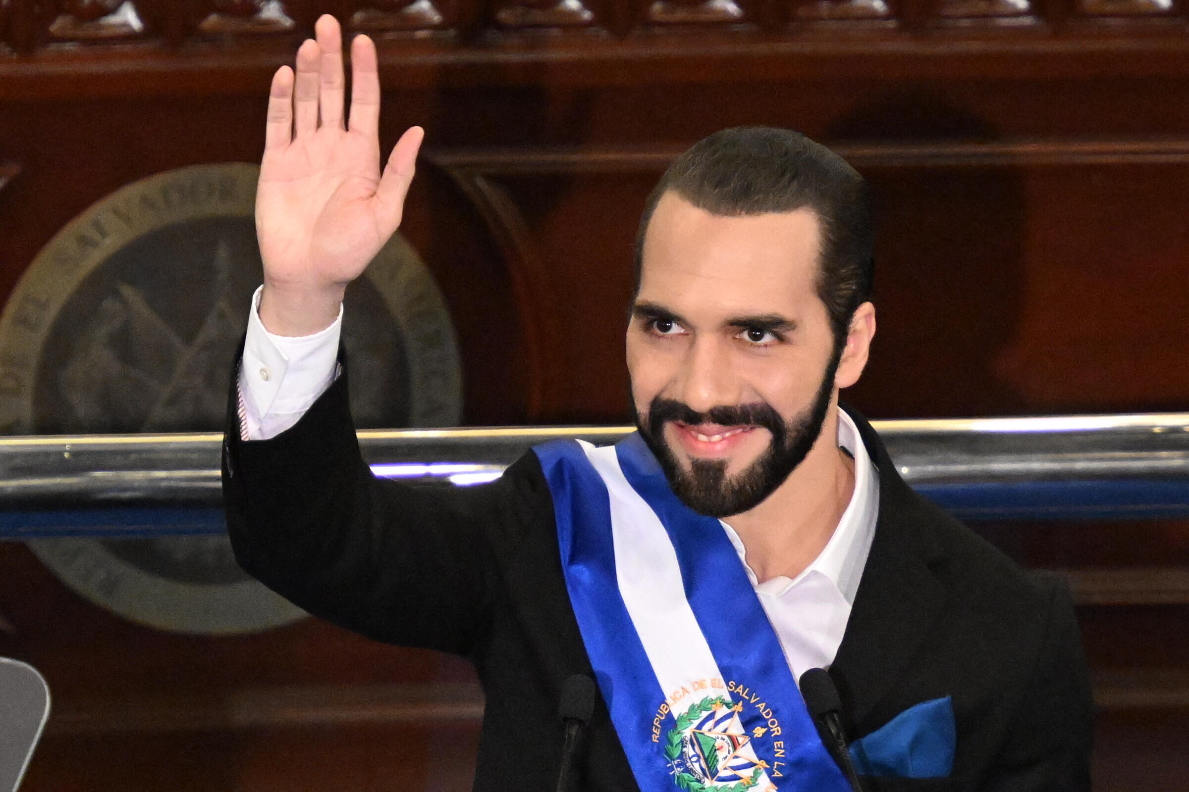 Así se construyó la figura de Nayib Bukele, la controversial sensación política en América Latina